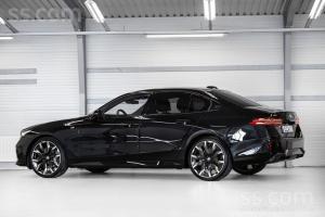 Black BMW 540 2025 in Tukums, with an engine capacity of 3.00 L and mileage of 0 thousand km for 77770 €, photo 6 on AUTOMOTO.COM.LV