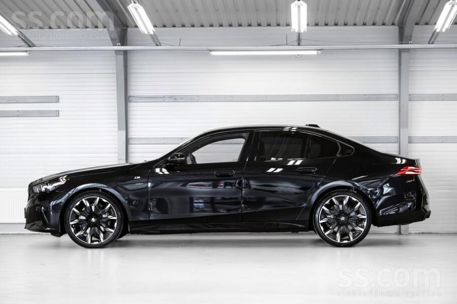 Black BMW 540 2025 in Tukums, with an engine capacity of 3.00 L and mileage of 0 thousand km for 77770 €, photo 7 on AUTOMOTO.COM.LV