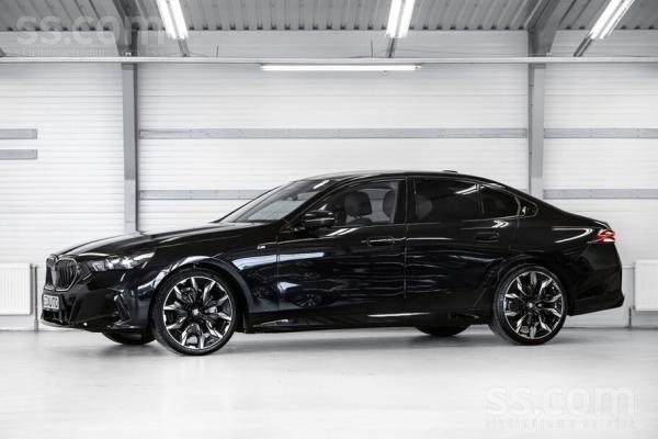 Black BMW 540 2025 in Tukums, with an engine capacity of 3.00 L and mileage of 0 thousand km for 77770 €, photo 7 on AUTOMOTO.COM.LV