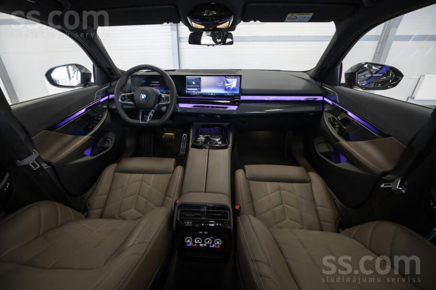 Black BMW 540 2025 in Tukums, with an engine capacity of 3.00 L and mileage of 0 thousand km for 77770 €, photo 11 on AUTOMOTO.COM.LV