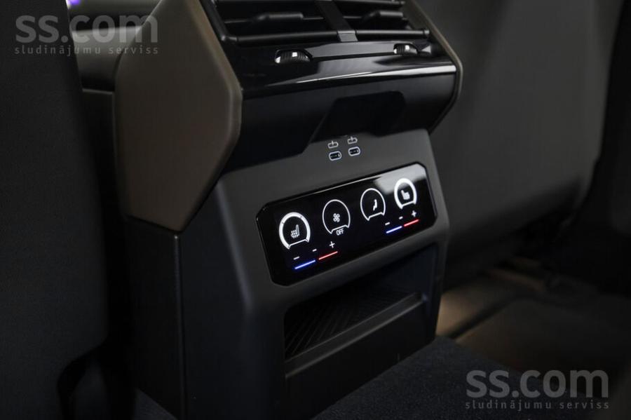 Black BMW 540 2025 in Tukums, with an engine capacity of 3.00 L and mileage of 0 thousand km for 77770 €, photo 21 on AUTOMOTO.COM.LV