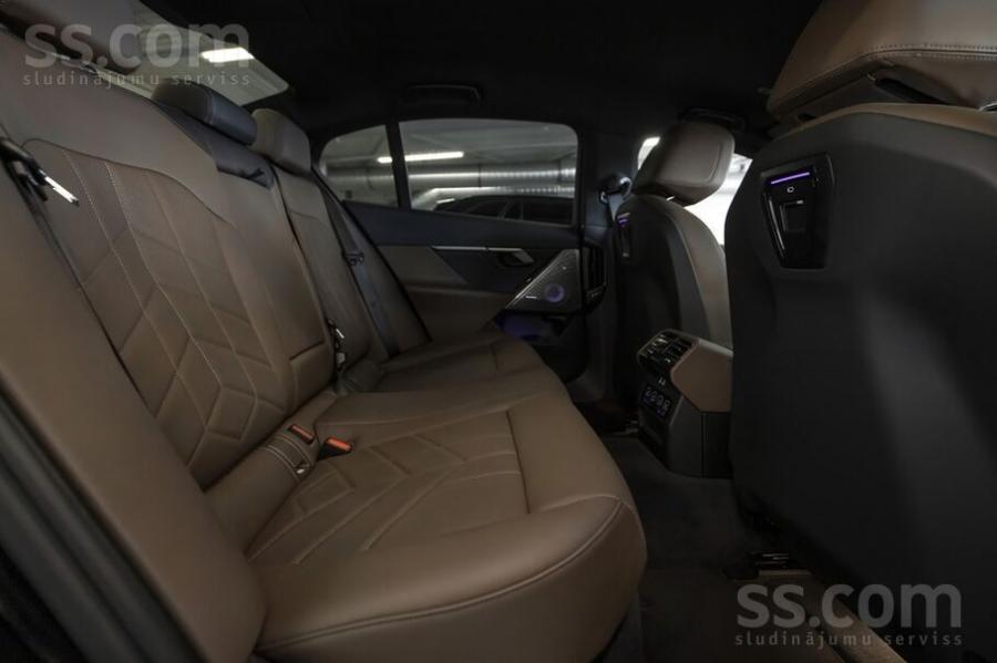 Black BMW 540 2025 in Tukums, with an engine capacity of 3.00 L and mileage of 0 thousand km for 77770 €, photo 22 on AUTOMOTO.COM.LV