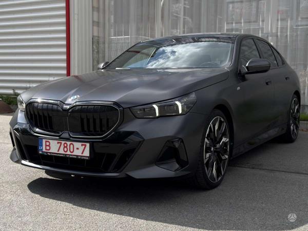 БМВ 540 2025 в Рига на AUTOMOTO.COM.LV Черный БМВ 540 2025 в Рига, объемом двигателя 2.99 л и пробегом 73 тыс. км за 72900 €, фото 1 на AUTOMOTO.COM.LV