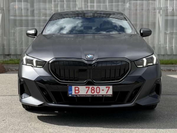 БМВ 540 2025 в Рига на AUTOMOTO.COM.LV Черный БМВ 540 2025 в Рига, объемом двигателя 2.99 л и пробегом 73 тыс. км за 72900 €, фото 3 на AUTOMOTO.COM.LV