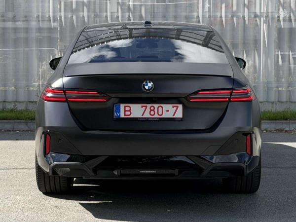 БМВ 540 2025 в Рига на AUTOMOTO.COM.LV Черный БМВ 540 2025 в Рига, объемом двигателя 2.99 л и пробегом 73 тыс. км за 72900 €, фото 6 на AUTOMOTO.COM.LV