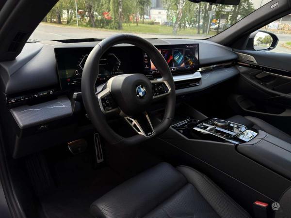 БМВ 540 2025 в Рига на AUTOMOTO.COM.LV Черный БМВ 540 2025 в Рига, объемом двигателя 2.99 л и пробегом 73 тыс. км за 72900 €, фото 10 на AUTOMOTO.COM.LV