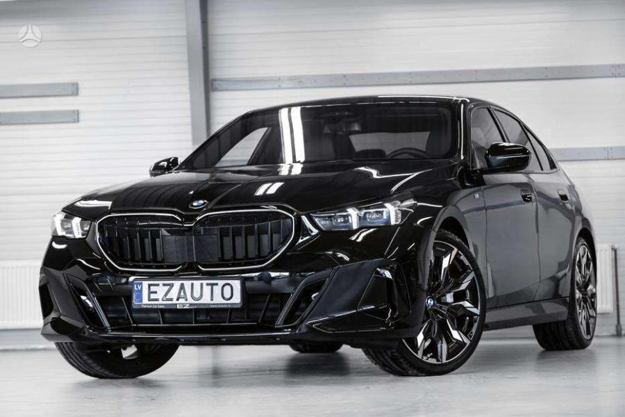 Melns BMW 540 2025 Tukums, ar dzinēja tilpumu 2.99 L un nobraukumu 10 tūkst. km par 74777 €, foto 1 vietnē AUTOMOTO.COM.LV