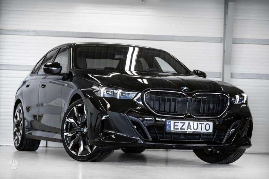 Melns BMW 540 2025 Tukums, ar dzinēja tilpumu 2.99 L un nobraukumu 10 tūkst. km par 74777 €, foto 3 vietnē AUTOMOTO.COM.LV