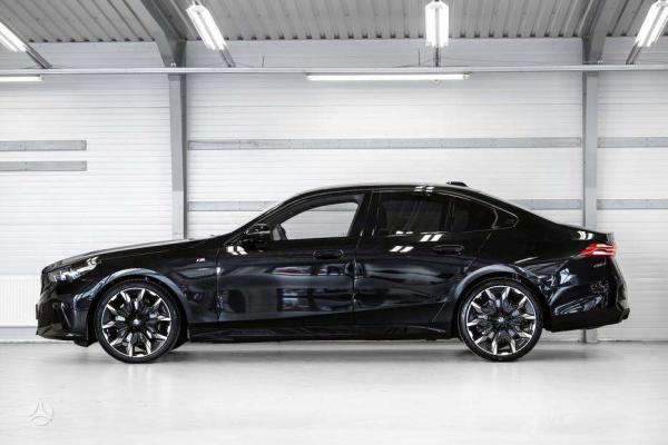 Melns BMW 540 2025 Tukums, ar dzinēja tilpumu 2.99 L un nobraukumu 10 tūkst. km par 74777 €, foto 7 vietnē AUTOMOTO.COM.LV