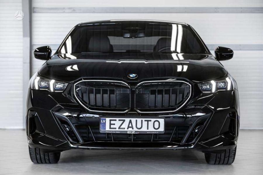 Melns BMW 540 2025 Tukums, ar dzinēja tilpumu 2.99 L un nobraukumu 10 tūkst. km par 74777 €, foto 10 vietnē AUTOMOTO.COM.LV