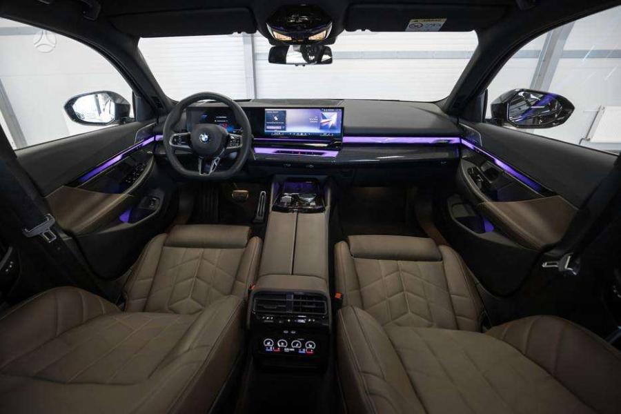 Melns BMW 540 2025 Tukums, ar dzinēja tilpumu 2.99 L un nobraukumu 10 tūkst. km par 74777 €, foto 11 vietnē AUTOMOTO.COM.LV