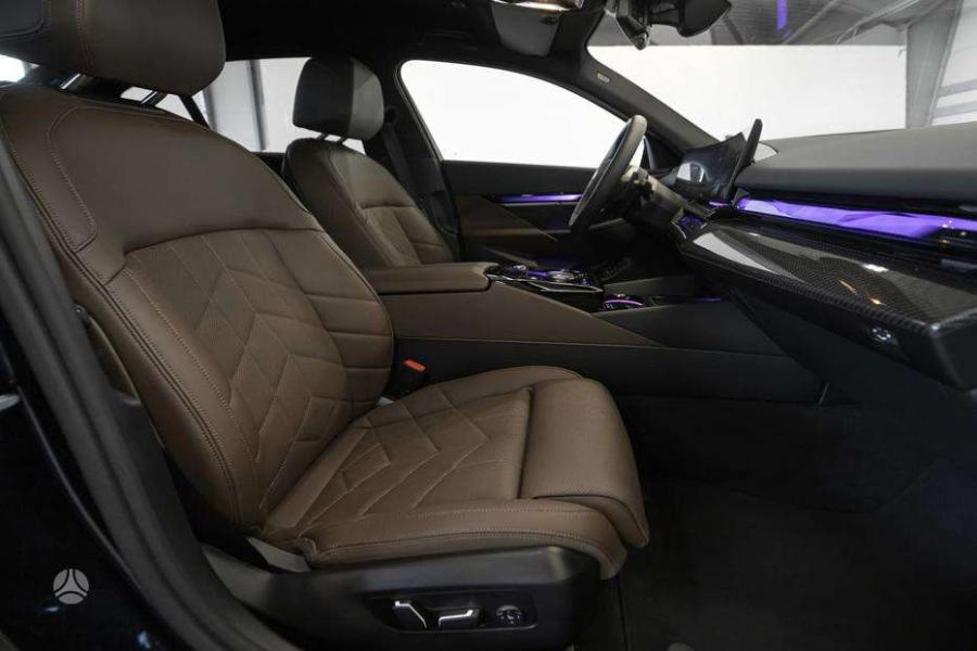 Melns BMW 540 2025 Tukums, ar dzinēja tilpumu 2.99 L un nobraukumu 10 tūkst. km par 74777 €, foto 12 vietnē AUTOMOTO.COM.LV