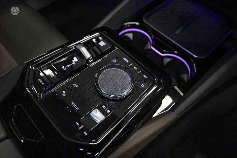 Melns BMW 540 2025 Tukums, ar dzinēja tilpumu 2.99 L un nobraukumu 10 tūkst. km par 74777 €, foto 16 vietnē AUTOMOTO.COM.LV