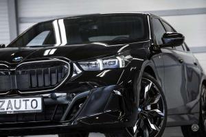 Melns BMW 540 2025 Tukums, ar dzinēja tilpumu 2.99 L un nobraukumu 10 tūkst. km par 74777 €, foto 33 vietnē AUTOMOTO.COM.LV