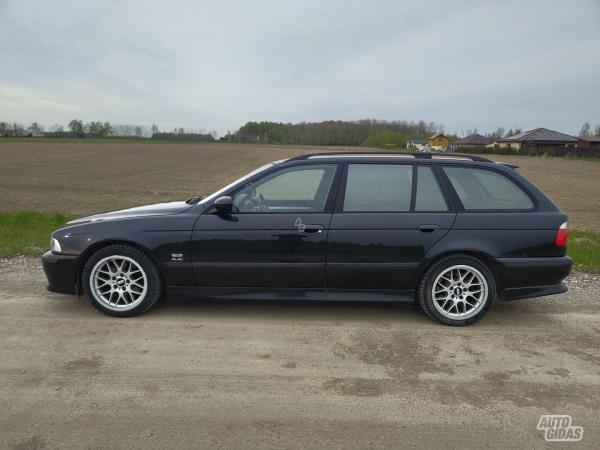 Melns BMW 540 1998 Viļņa, ar dzinēja tilpumu 4.40 L un nobraukumu 339 tūkst. km par 5900 €, foto 5 vietnē AUTOMOTO.COM.LV