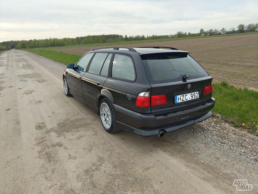 Melns BMW 540 1998 Viļņa, ar dzinēja tilpumu 4.40 L un nobraukumu 339 tūkst. km par 6000 €, foto 7 vietnē AUTOMOTO.COM.LV