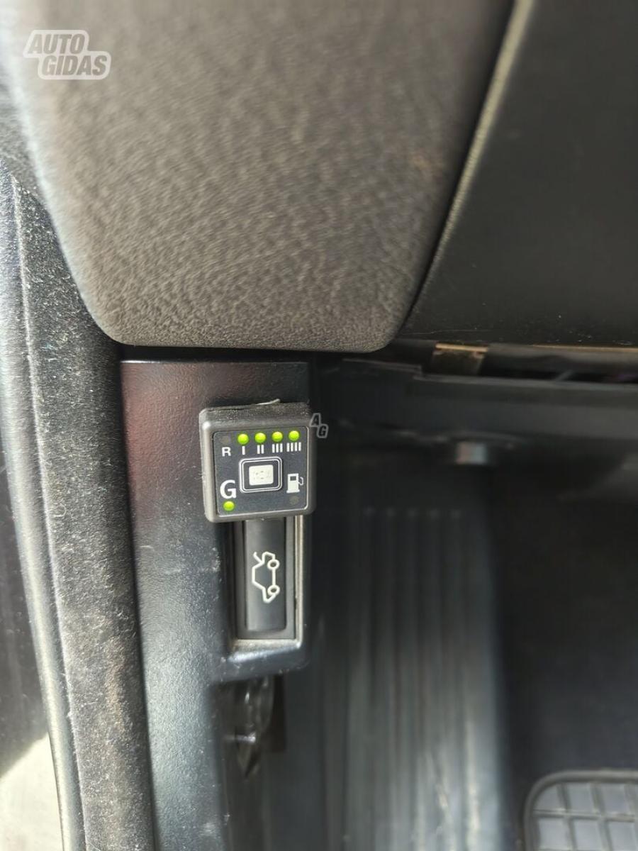 Melns BMW 540 1998 Viļņa, ar dzinēja tilpumu 4.40 L un nobraukumu 339 tūkst. km par 6000 €, foto 17 vietnē AUTOMOTO.COM.LV