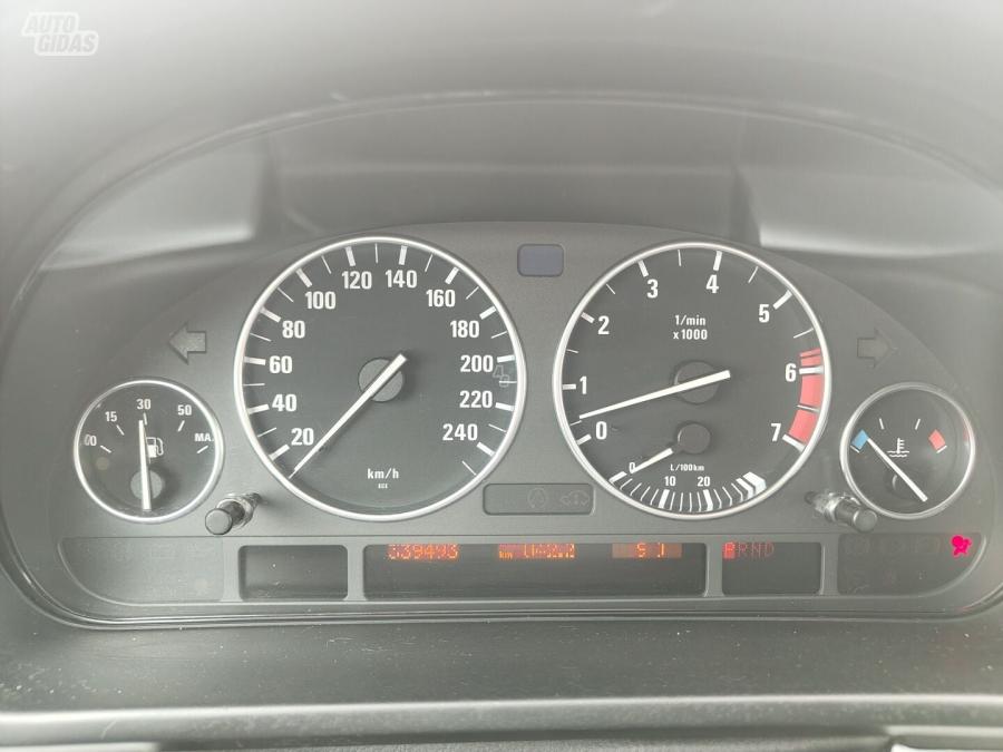 Melns BMW 540 1998 Viļņa, ar dzinēja tilpumu 4.40 L un nobraukumu 339 tūkst. km par 6000 €, foto 18 vietnē AUTOMOTO.COM.LV