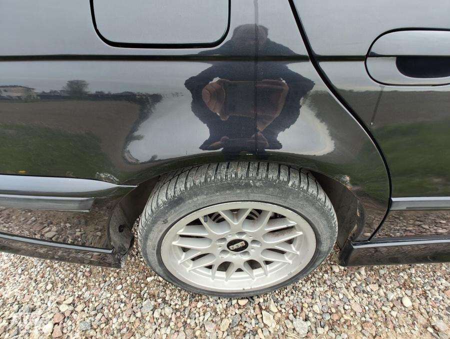 Melns BMW 540 1998 Viļņa, ar dzinēja tilpumu 4.40 L un nobraukumu 339 tūkst. km par 6000 €, foto 20 vietnē AUTOMOTO.COM.LV