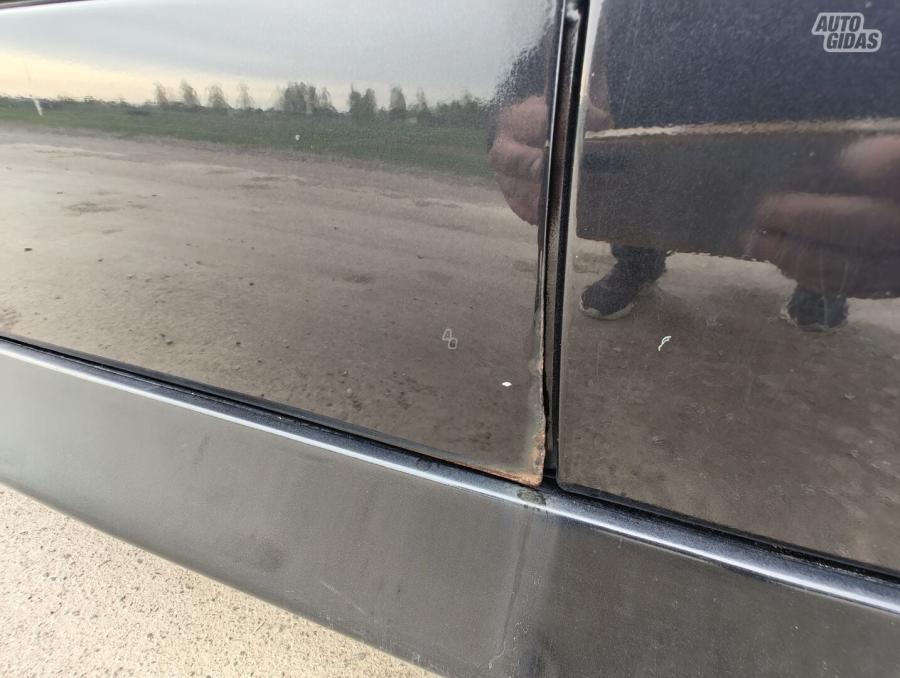 Melns BMW 540 1998 Viļņa, ar dzinēja tilpumu 4.40 L un nobraukumu 339 tūkst. km par 6000 €, foto 25 vietnē AUTOMOTO.COM.LV
