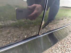 Melns BMW 540 1998 Viļņa, ar dzinēja tilpumu 4.40 L un nobraukumu 339 tūkst. km par 6000 €, foto 26 vietnē AUTOMOTO.COM.LV