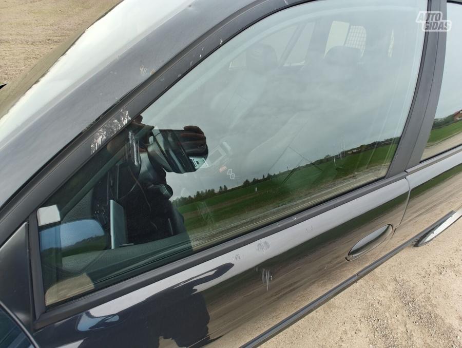Melns BMW 540 1998 Viļņa, ar dzinēja tilpumu 4.40 L un nobraukumu 339 tūkst. km par 6000 €, foto 28 vietnē AUTOMOTO.COM.LV