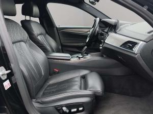 Black BMW 540 2017 in Vilnius, with an engine capacity of 3.00 L and mileage of 332 thousand km for 18999 €, photo 9 on AUTOMOTO.COM.LV