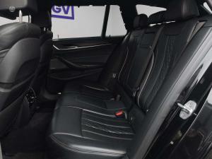 Black BMW 540 2017 in Vilnius, with an engine capacity of 3.00 L and mileage of 332 thousand km for 18999 €, photo 13 on AUTOMOTO.COM.LV
