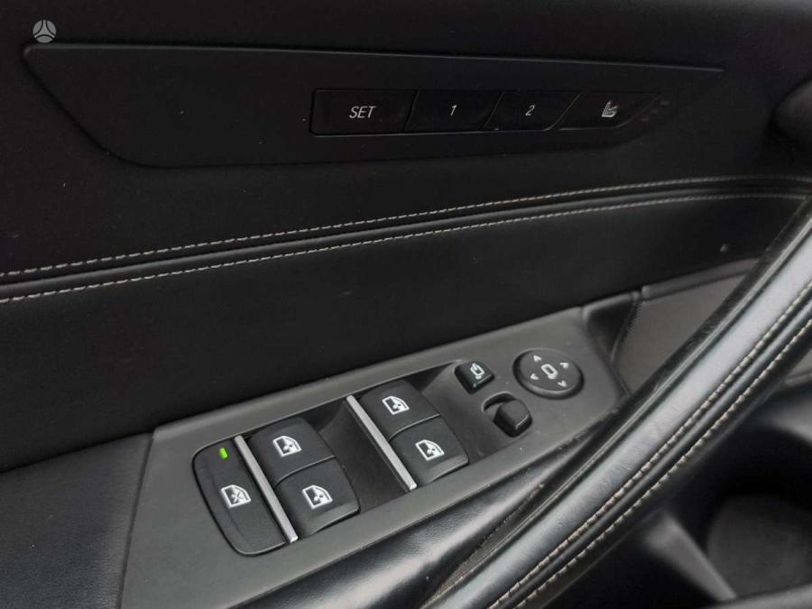 Black BMW 540 2017 in Vilnius, with an engine capacity of 3.00 L and mileage of 332 thousand km for 18999 €, photo 16 on AUTOMOTO.COM.LV