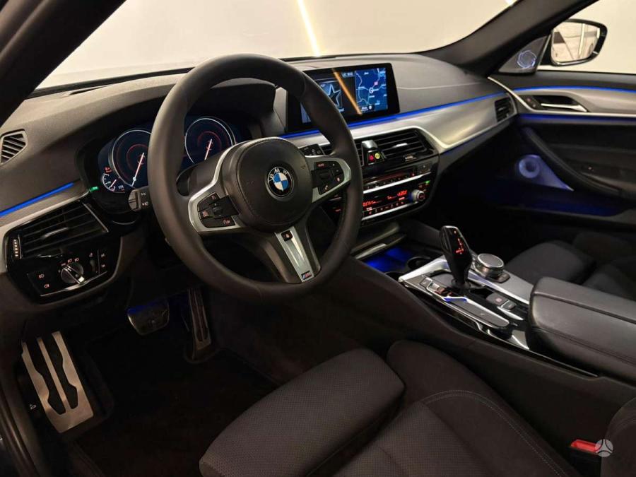 Melns BMW 540 2017 Marijampole, ar dzinēja tilpumu 2.99 L un nobraukumu 264 tūkst. km par 19999 €, foto 3 vietnē AUTOMOTO.COM.LV