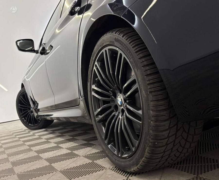 Melns BMW 540 2017 Marijampole, ar dzinēja tilpumu 2.99 L un nobraukumu 264 tūkst. km par 19999 €, foto 27 vietnē AUTOMOTO.COM.LV