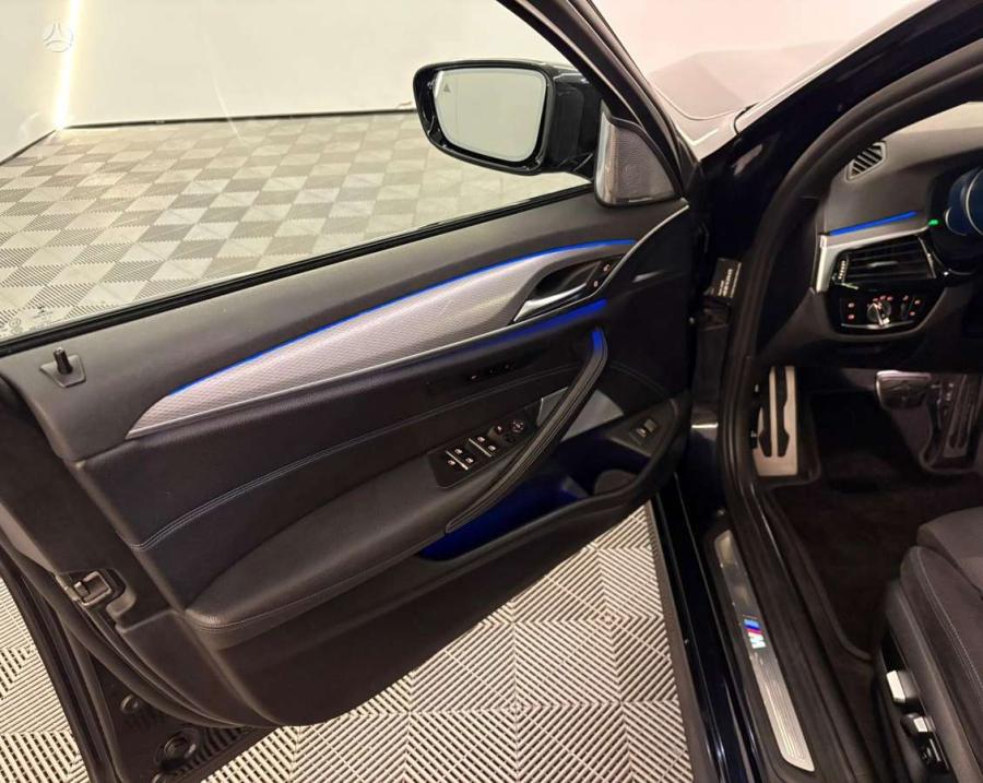 Melns BMW 540 2017 Marijampole, ar dzinēja tilpumu 2.99 L un nobraukumu 264 tūkst. km par 19999 €, foto 34 vietnē AUTOMOTO.COM.LV