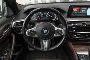 Melns BMW 540 2017 Viļņa, ar dzinēja tilpumu 2.99 L un nobraukumu 269 tūkst. km par 21800 €, foto 17 vietnē AUTOMOTO.COM.LV