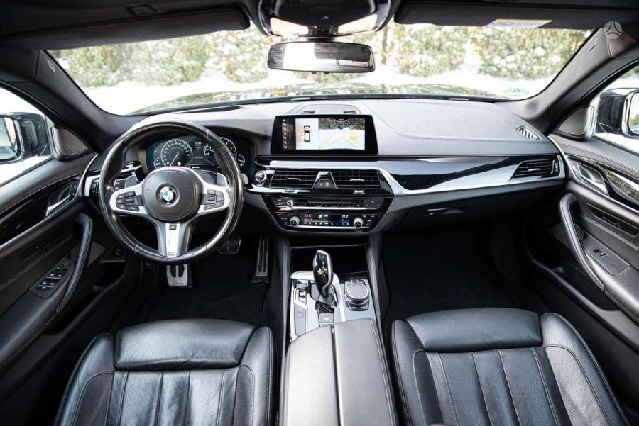Melns BMW 540 2018 Elektrėnai, ar dzinēja tilpumu 3.00 L un nobraukumu 244 tūkst. km par 24300 €, foto 9 vietnē AUTOMOTO.COM.LV