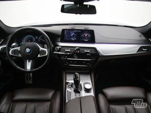 Black BMW 540 2018 in Vilnius, with an engine capacity of 3.00 L and mileage of 242 thousand km for 22699 €, photo 3 on AUTOMOTO.COM.LV