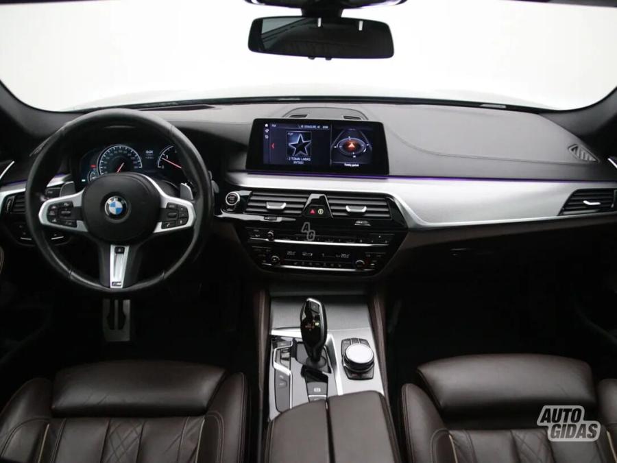 Black BMW 540 2018 in Vilnius, with an engine capacity of 3.00 L and mileage of 242 thousand km for 22699 €, photo 3 on AUTOMOTO.COM.LV