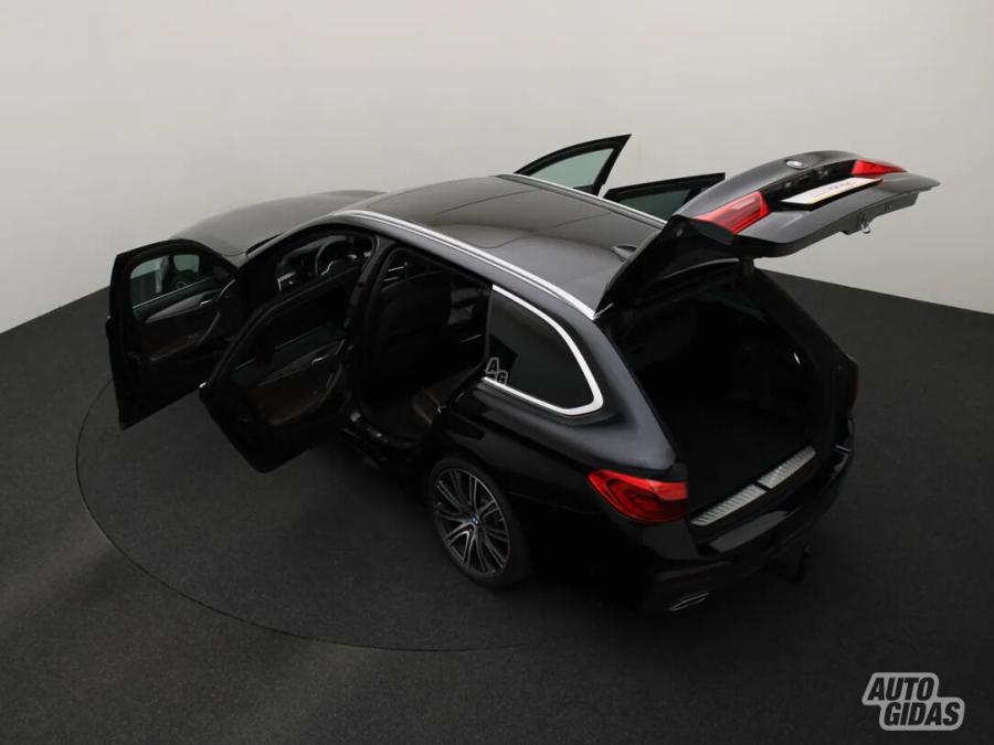 Black BMW 540 2018 in Vilnius, with an engine capacity of 3.00 L and mileage of 242 thousand km for 22699 €, photo 14 on AUTOMOTO.COM.LV