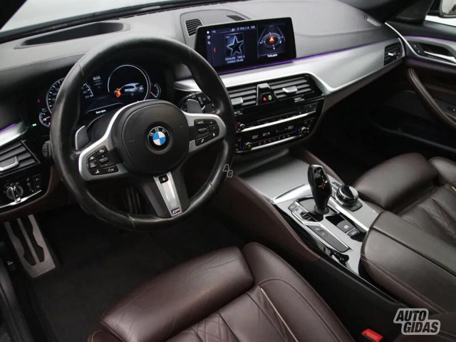 Black BMW 540 2018 in Vilnius, with an engine capacity of 3.00 L and mileage of 242 thousand km for 22699 €, photo 17 on AUTOMOTO.COM.LV