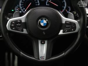 Black BMW 540 2018 in Vilnius, with an engine capacity of 3.00 L and mileage of 242 thousand km for 22699 €, photo 19 on AUTOMOTO.COM.LV