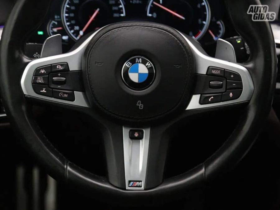 Black BMW 540 2018 in Vilnius, with an engine capacity of 3.00 L and mileage of 242 thousand km for 22699 €, photo 19 on AUTOMOTO.COM.LV