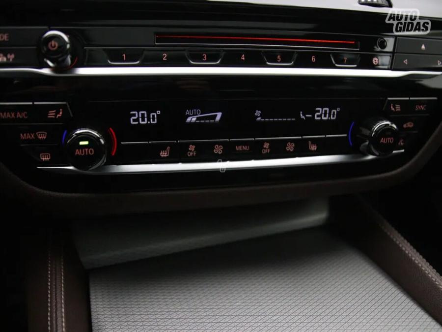Black BMW 540 2018 in Vilnius, with an engine capacity of 3.00 L and mileage of 242 thousand km for 22699 €, photo 21 on AUTOMOTO.COM.LV
