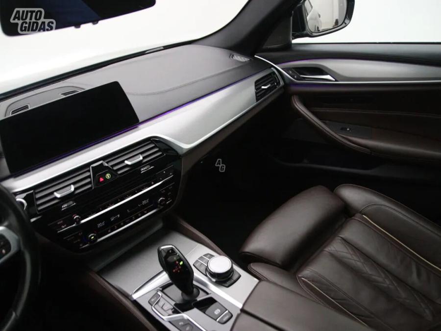 Black BMW 540 2018 in Vilnius, with an engine capacity of 3.00 L and mileage of 242 thousand km for 22699 €, photo 22 on AUTOMOTO.COM.LV