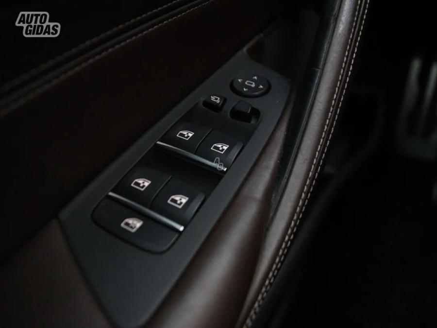 Black BMW 540 2018 in Vilnius, with an engine capacity of 3.00 L and mileage of 242 thousand km for 22699 €, photo 27 on AUTOMOTO.COM.LV
