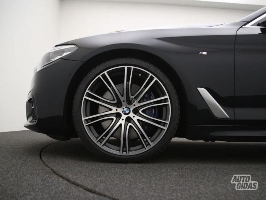 Black BMW 540 2018 in Vilnius, with an engine capacity of 3.00 L and mileage of 242 thousand km for 22699 €, photo 29 on AUTOMOTO.COM.LV
