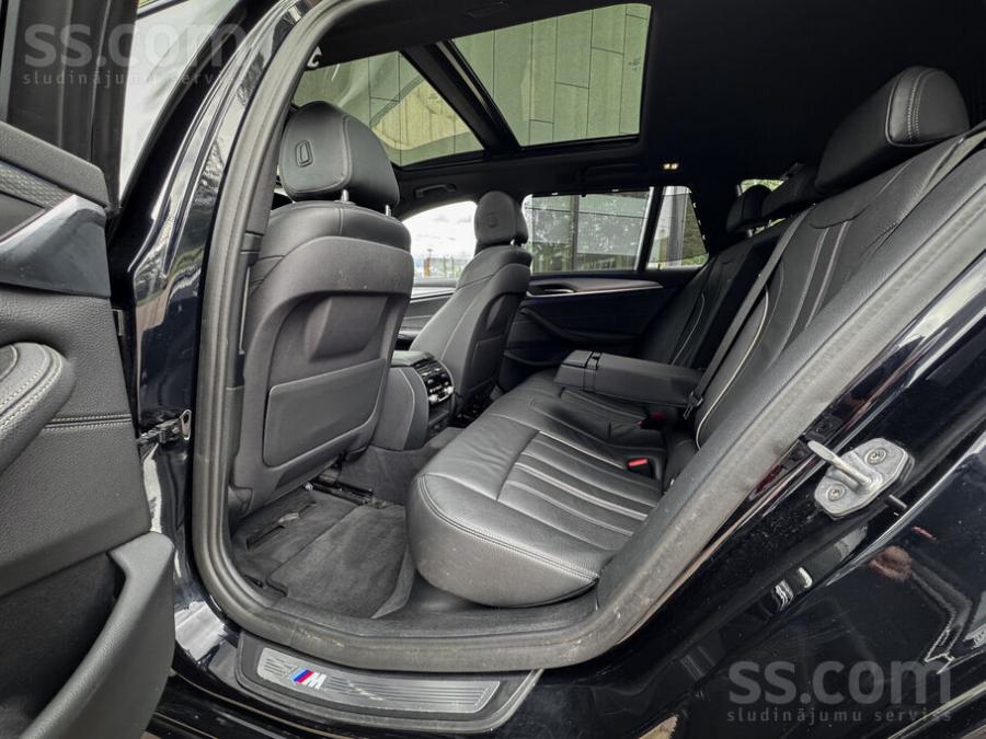 Melns BMW 540 2018 Rīga, ar dzinēja tilpumu 3.00 L un nobraukumu 133 tūkst. km par 26700 €, foto 24 vietnē AUTOMOTO.COM.LV
