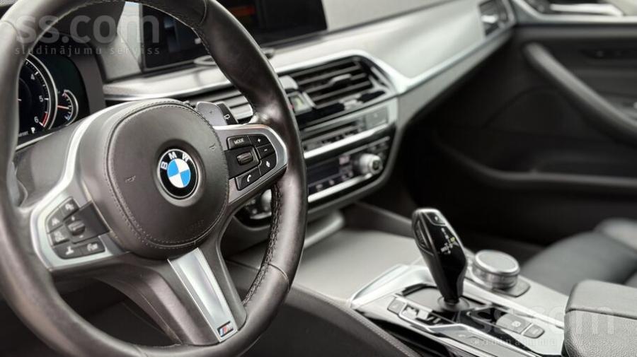 Melns BMW 540 2018 Rīga, ar dzinēja tilpumu 3.00 L un nobraukumu 198 tūkst. km par 23500 €, foto 14 vietnē AUTOMOTO.COM.LV