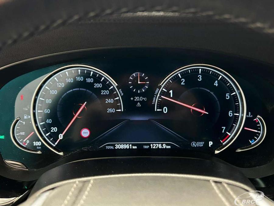 Black BMW 540 2018 in Vilnius, with an engine capacity of 3.00 L and mileage of 309 thousand km for 20000 €, photo 18 on AUTOMOTO.COM.LV