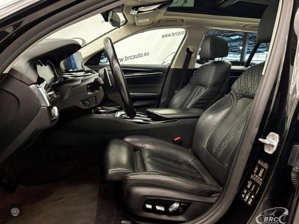 Black BMW 540 2018 in Vilnius, with an engine capacity of 3.00 L and mileage of 309 thousand km for 19100 €, photo 5 on AUTOMOTO.COM.LV
