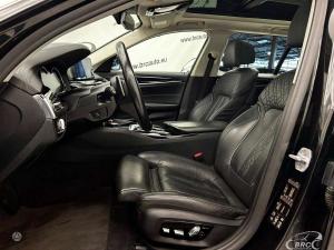 Black BMW 540 2018 in Vilnius, with an engine capacity of 3.00 L and mileage of 309 thousand km for 19100 €, photo 6 on AUTOMOTO.COM.LV