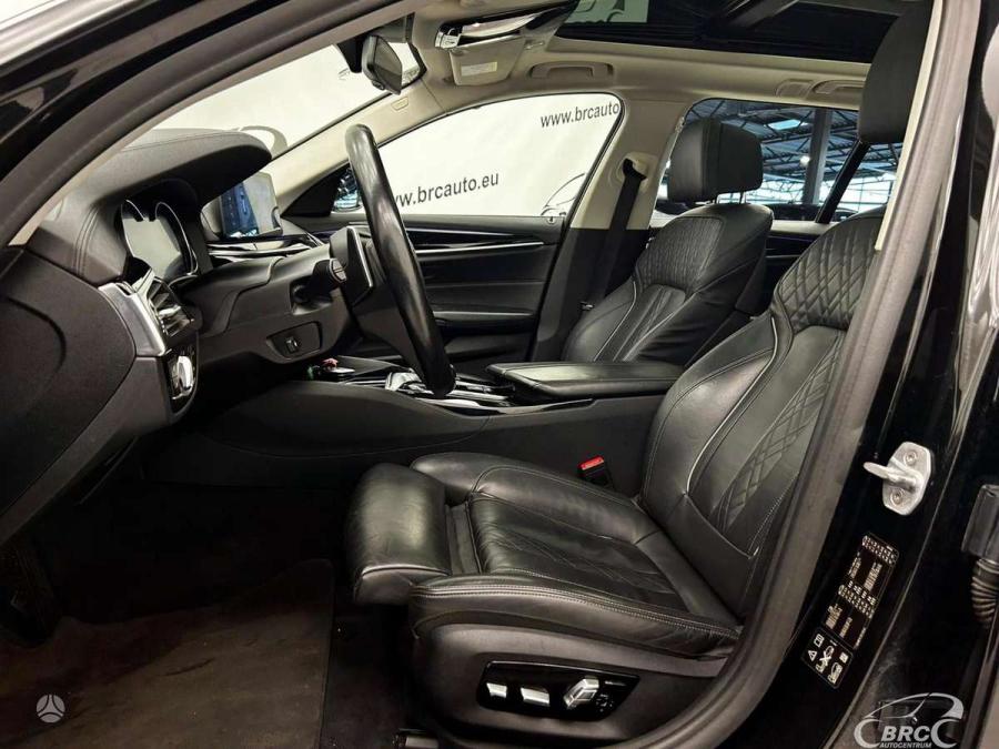 Black BMW 540 2018 in Vilnius, with an engine capacity of 3.00 L and mileage of 309 thousand km for 19100 €, photo 6 on AUTOMOTO.COM.LV